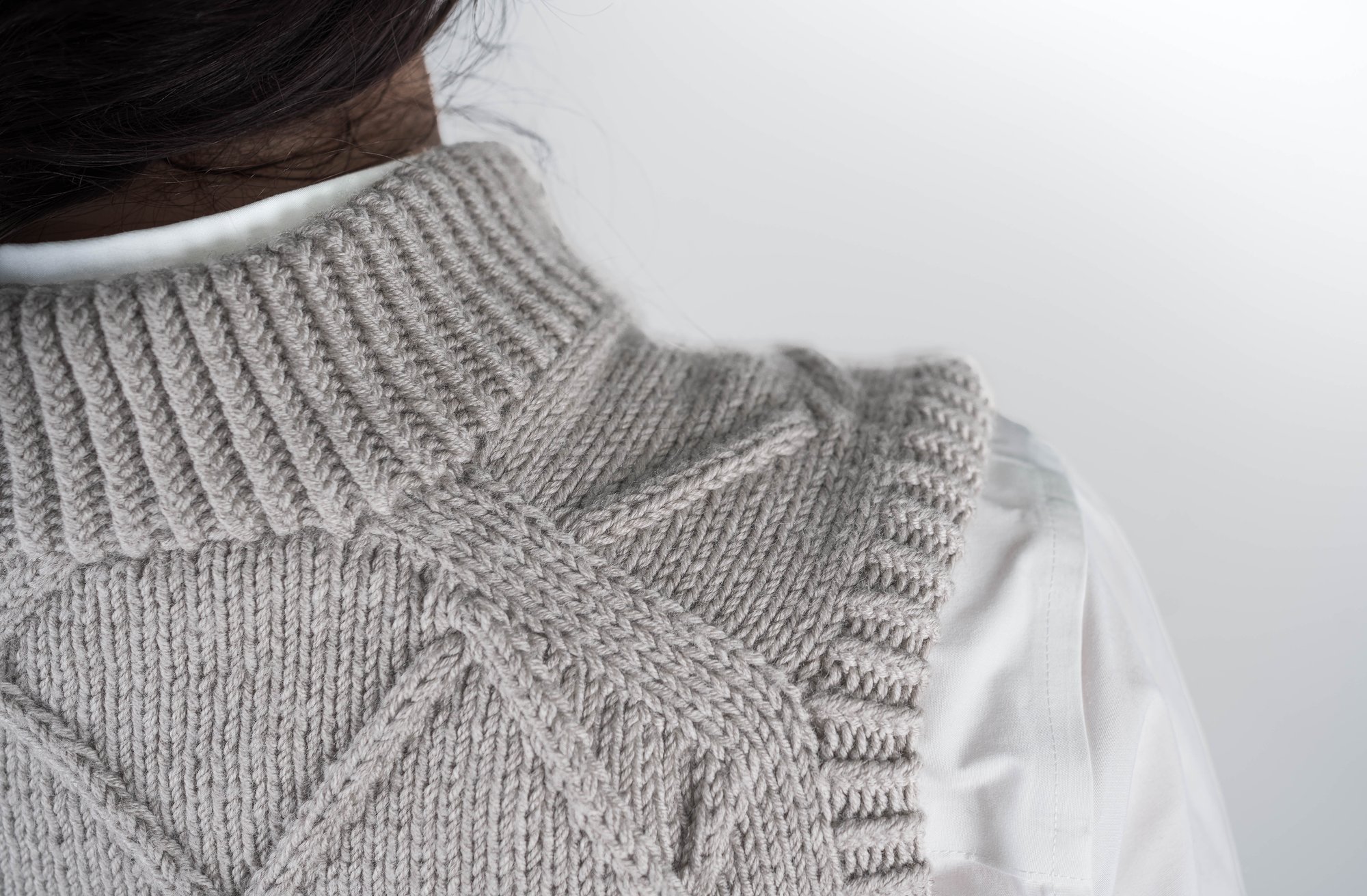No 006 Scarf Knitting Pattern - Grivette Design